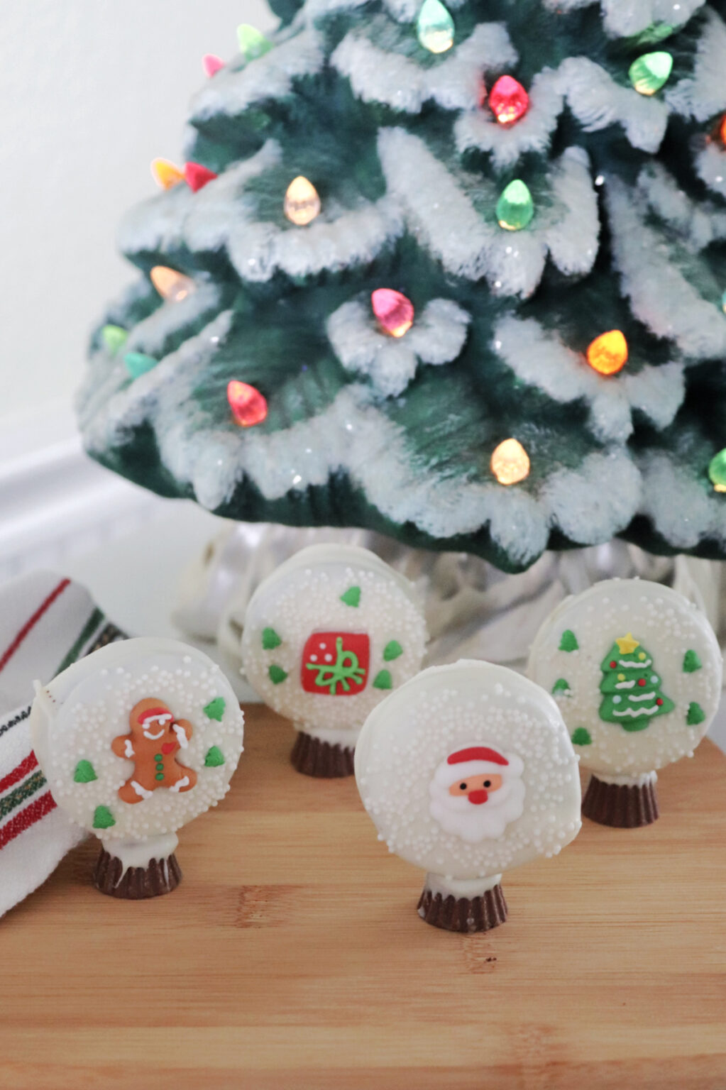 Oreo Snow Globe Cookies | A Fun No-Bake Treat for Christmas